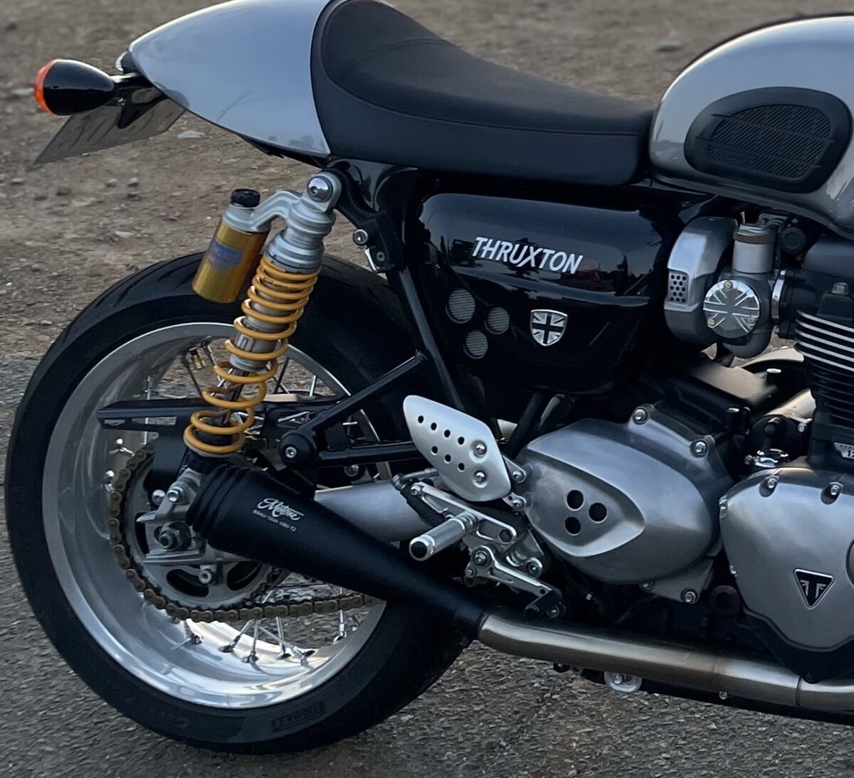 スラクストンRのカスタム vol.1 - Imported motorcycle Lovers